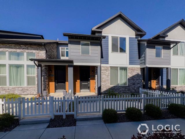 3 Bed / 2.5 Bath Townhome for Rent in Draper, UT – $2,400