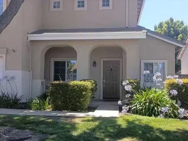 3 bed 2.5 bath home 3977 Bridlewood Cir
