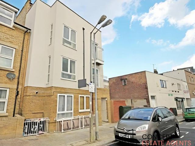 3 Bed 3 Bath Garden flat on Charlmont Road, SW17
