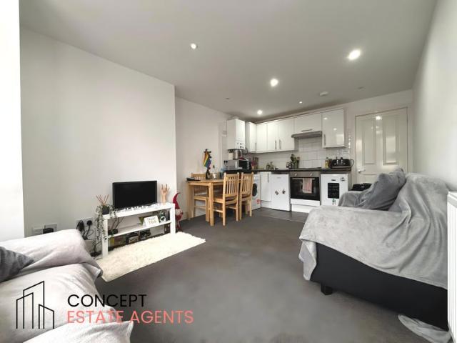 3 Bed 3 Bath flat on Haydons Road, Wimbledon, SW19