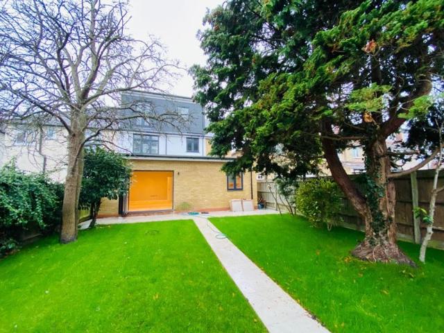 3 Bed 3 Bath Whole Flat＋ Garden + Office Space