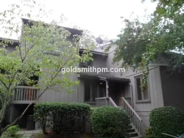 3 bed / 3 bath Townhouse rental 128 Inglewood Way