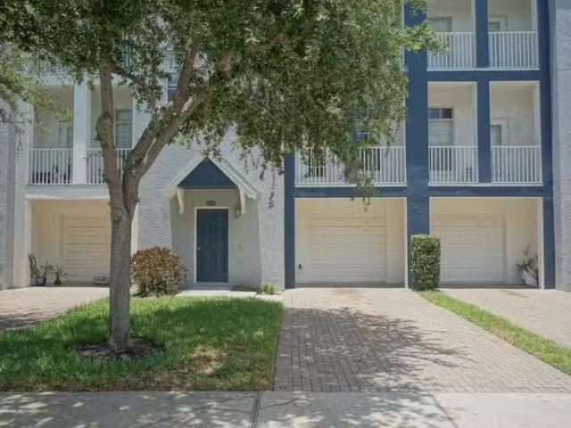 3 Bed, 3.5 Bath, 1 Car Garage South Tampa Townhouse 4535 Lega.