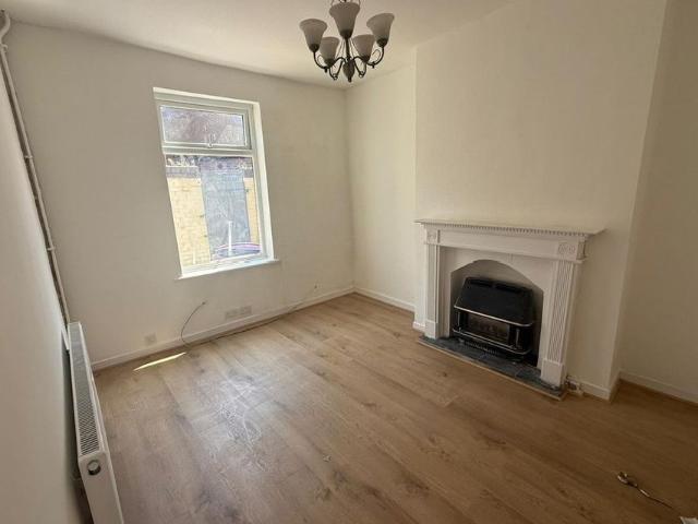 3 Bed Terraced House, Thornes Road, L6