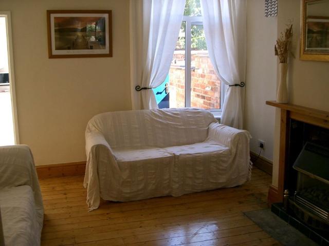 3 Bed Terraced House, Thornton Road, M14
