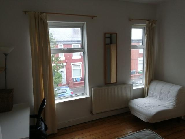 3 Bed Terraced House, Thornton Road, M14