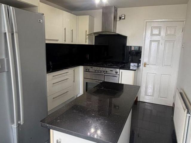 3 bed Terraced House To Let
