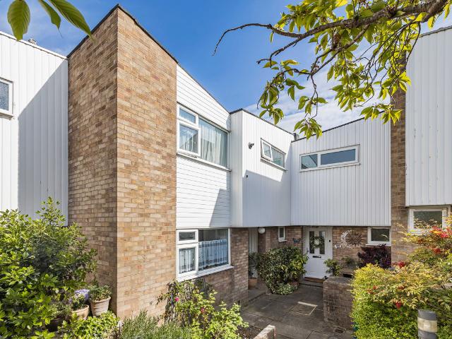 3 bed Terraced House To Let