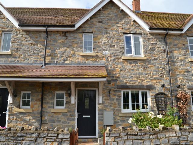 3 bed Terraced House To Let