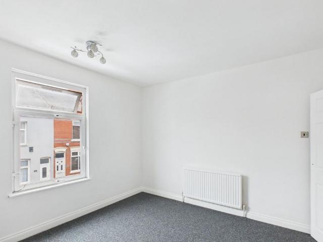 3 bed Terraced House To Let