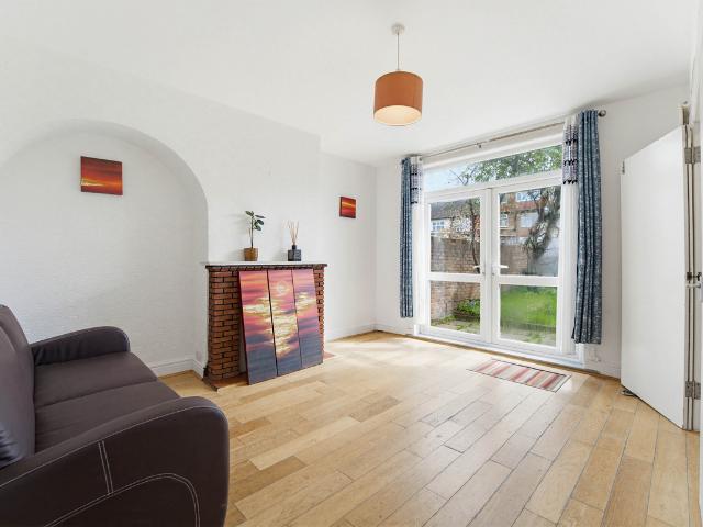3 bed Terraced House To Let