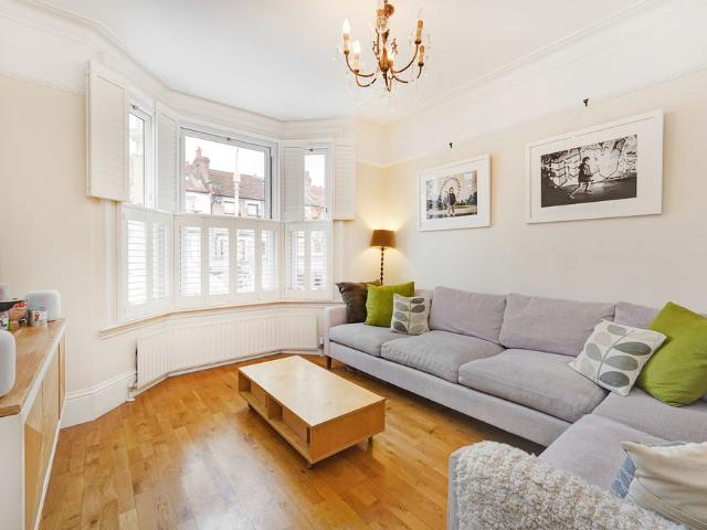 3 bed Terraced House To Let