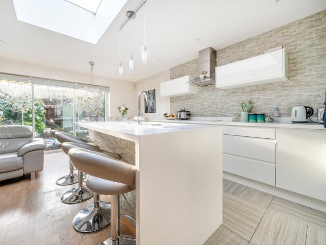 3 bed Terraced House to Let for rent in Purneys Road, Eltham, London