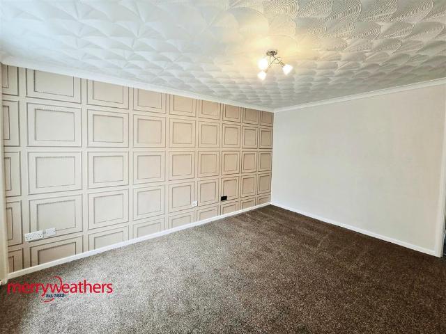 3 bed terraced house to rent in New Street, Stairfoot