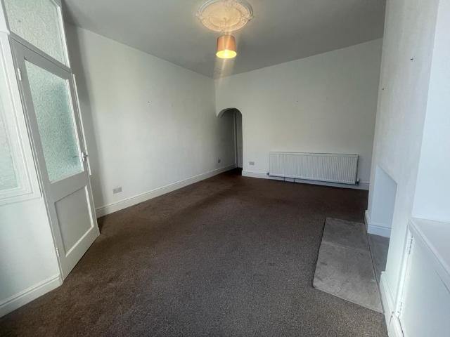 3 bed terraced house to rent in Burnley Road, Burnley, BB10