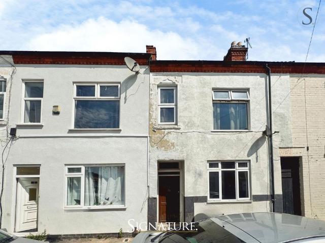3 bed terraced house to rent in Beatrice Road, Leicester