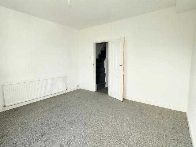 3 bed terraced house to rent in Cope Street, Nottingham, NG7 5AB