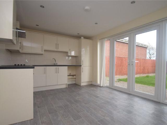 3 bed terraced house to rent in Eastway, Scarborough, YO11