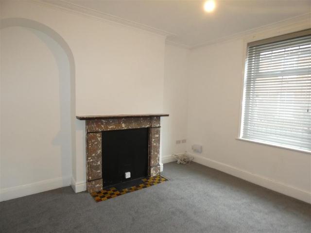 3 bed terraced house to rent in Ebor Street, Heaton