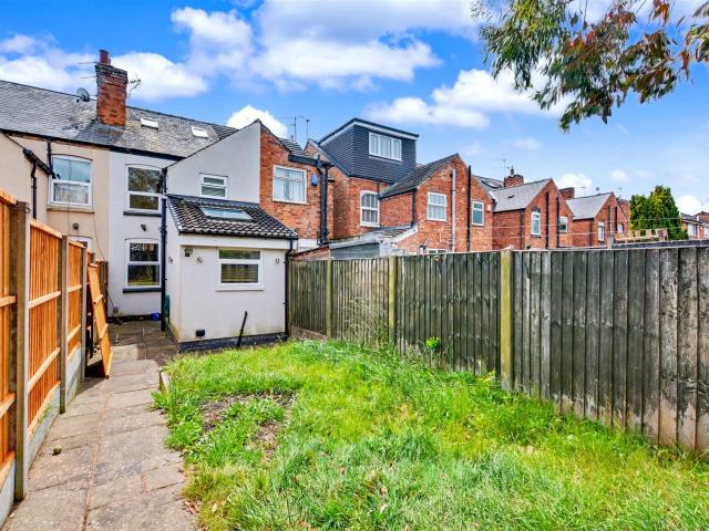 3 bed terraced house to rent in James Street, Arnold, Nottingham