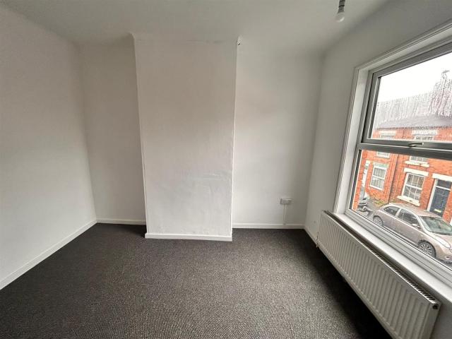 3 bed terraced house to rent in John Street, Ilkeston. DE7 8GL
