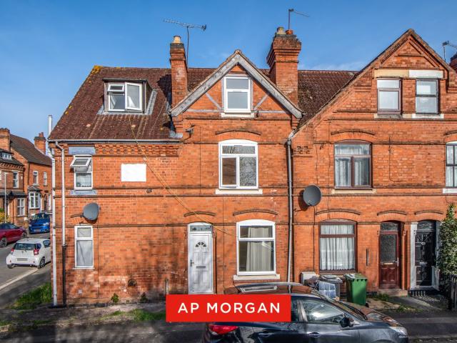 3 bed terraced house to rent in South Street, Redditch, B98