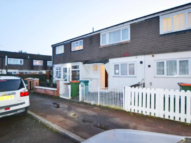 3 bed terraced house to rent Tennyson Road, Stratford E15