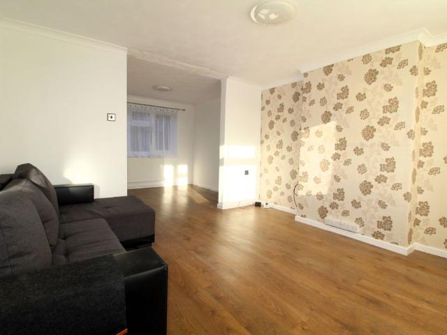 3 bed terraced house to rent Windsor Close, Newhall DE11
