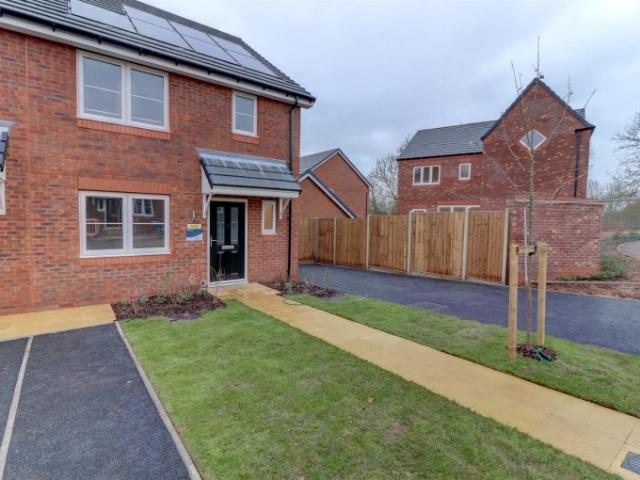 3 BED Terraced House To rent