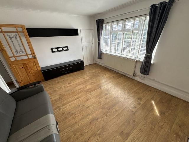 3 Bed Terraced House, Tollgate Road, E16