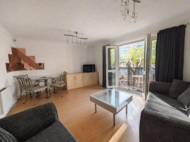 3 Bed Terraced House, Vancouver Quay, M50