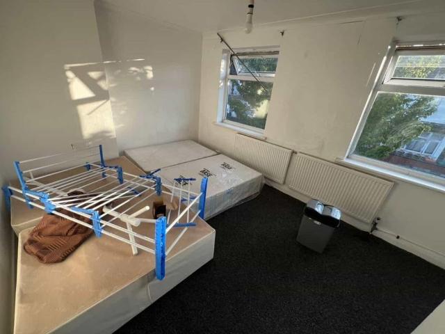 3 Bed Terraced House, Walton Road, E12