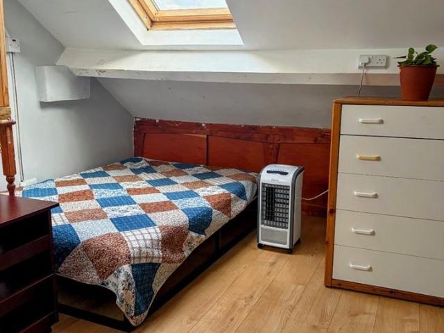 Room in a Shared House, Whites Avenue, IG2