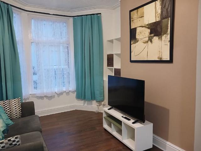 3 Bed Terraced House, Wolverton St, L6