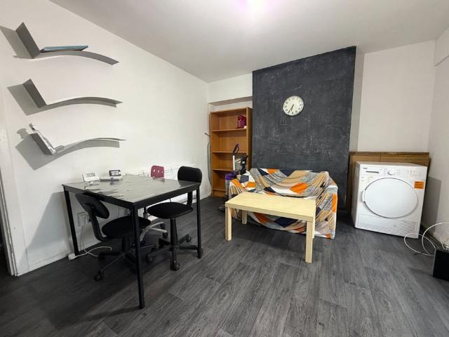 3 Bed Terraced House, Wollaton Road, NG8