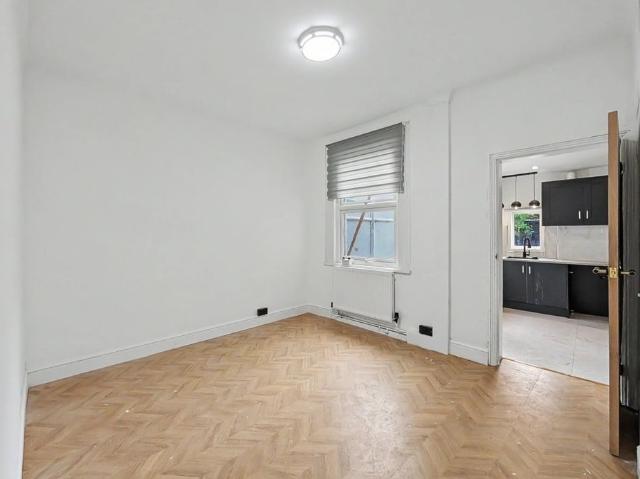 3 Bed Terraced House, York Road, N18