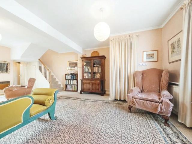 3 Bed Terraced House, Albert Road, TW10