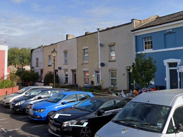 3 Bed Terraced House, Armoury Square, BS5