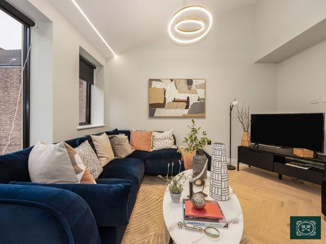 3 Bed Terraced House, Aylmer Road, N2