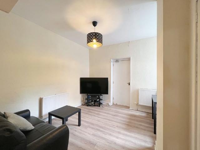 3 Bed Terraced House, Bank Street, G12