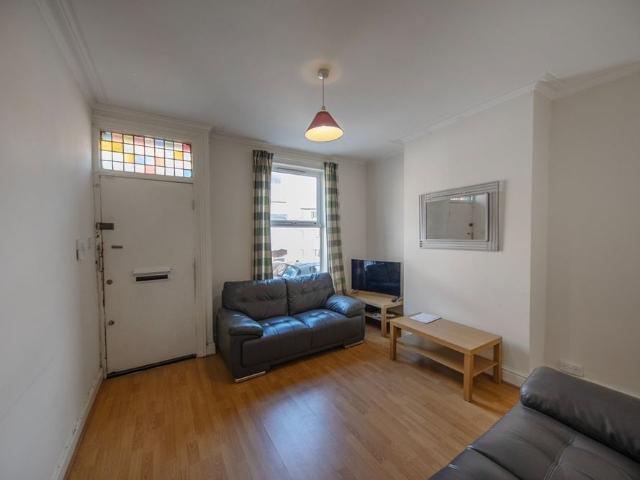 3 Bed Terraced House, Beamsley Mount, LS6