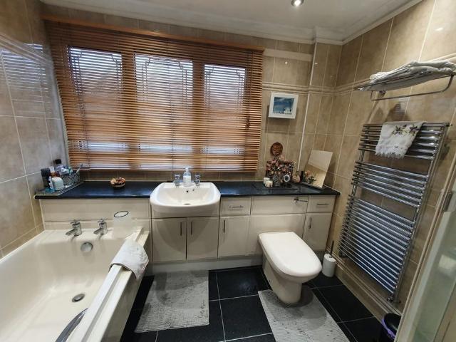 3 Bed Terraced House, Burford Close, IG6