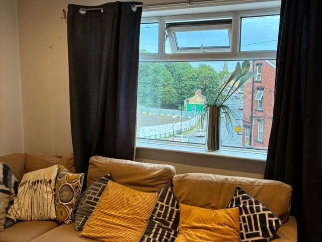 3 Bed Terraced House, Burley Road, LS4