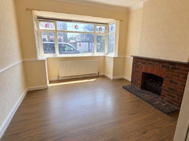 3 Bed Terraced House, Carnarvon Road, E10