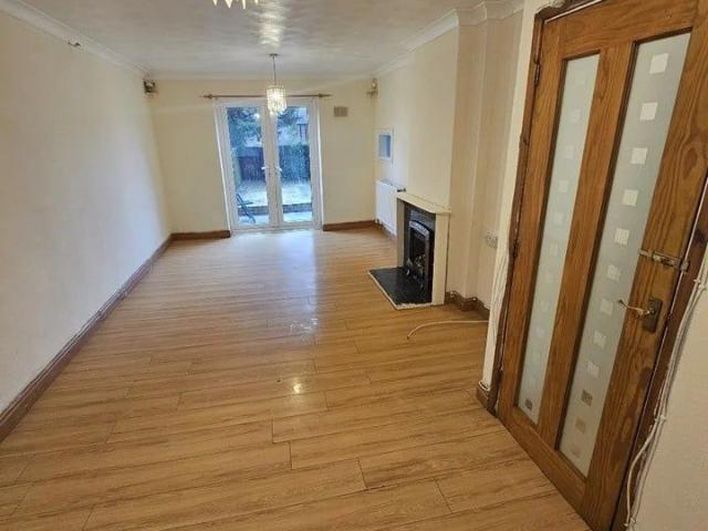 3 Bed Terraced House, Catsbrook Road, LU3