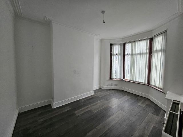 3 Bed Terraced House, Chinley Avenue, M40