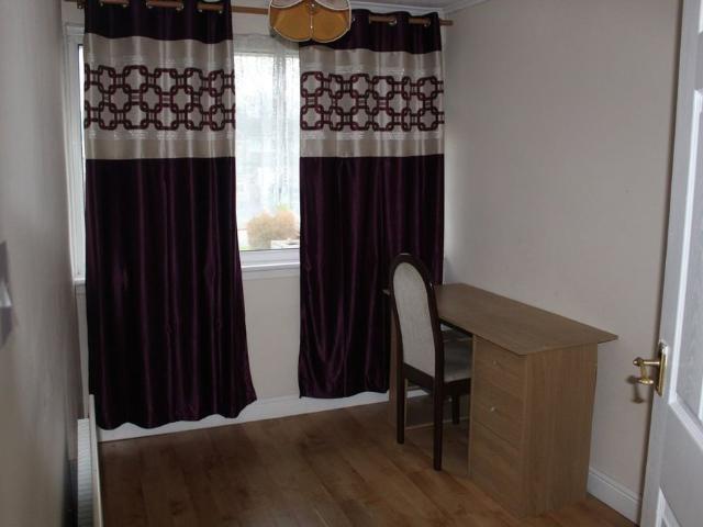 3 Bed Terraced House, Circuit Lane, RG30