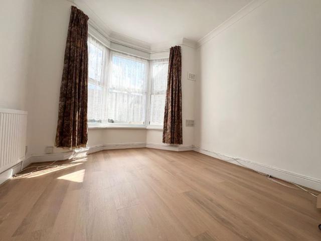 3 Bed Terraced House, Cobham Road, IG3