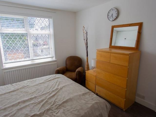 3 Bed Terraced House, Colwood Gardens, SW19