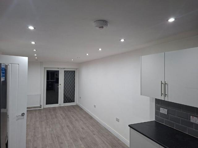 3 Bed Terraced House, Coupland Place, LS11